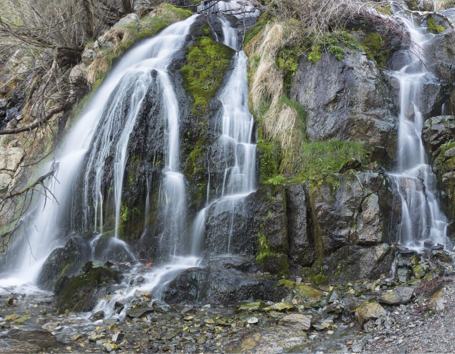 A Short Hike to a Picturesque Waterfall | nevadafallcolor.com